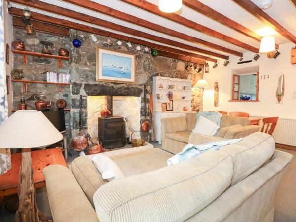 6 Maen Y Wern - Criccieth
