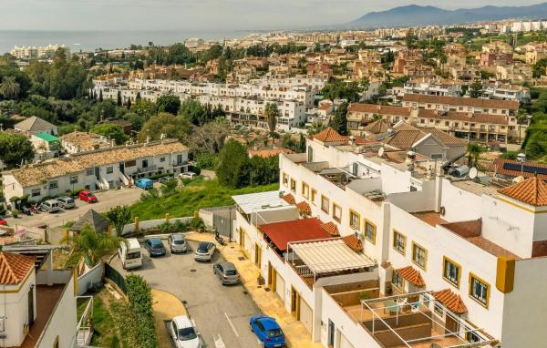 4 Bedroom Gorgeous Home In Marbella - Marbella