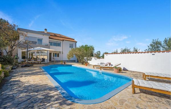 Gorgeous Apartment In Jezera - Jezera
