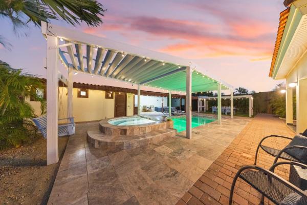 3 Min To Beach W Pool, Jacuzzi & Gym By Top Tier - Aruba