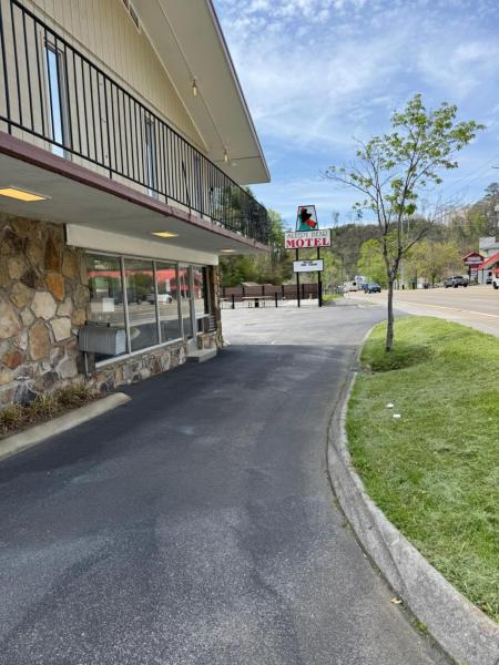 Sleepy Bear Motel - Gatlinburg, TN