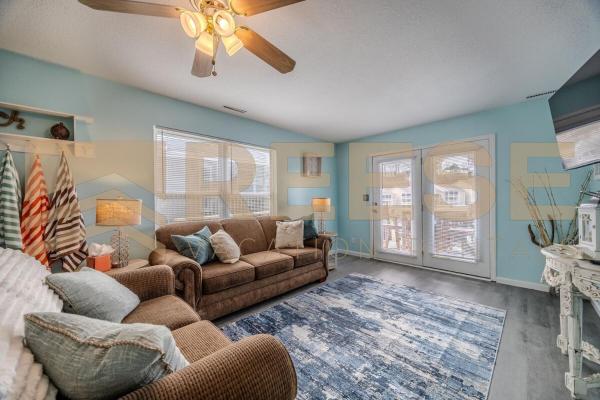 Classic Lakeside Home - USA