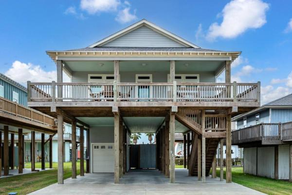 1 King, 4 Queens, Beachside - Crystal Beach, TX