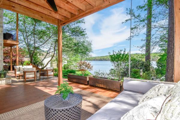 Eagle's View - Lake Martin, AL