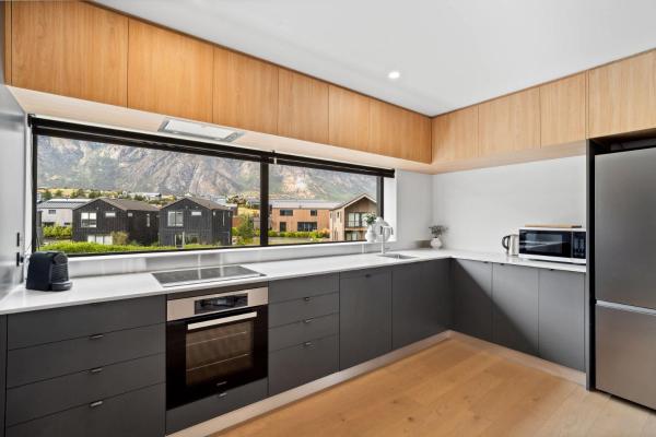 Remarkable Modern Living Prime Location - Queenstown