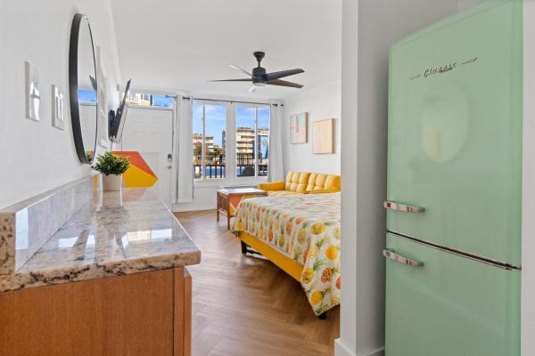 Remodeled Studio With New Furnishings, Induction Cooktop, And Steps To The Beach - Ocean City, MD