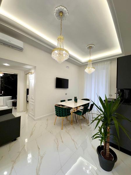 Ferdinando's Home - Neapol
