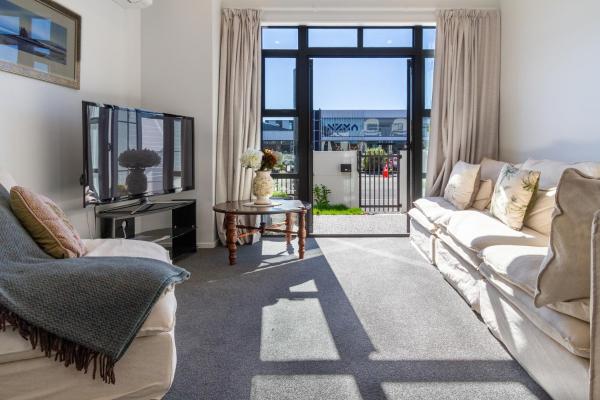 Character Meets Comfort, 2-bedroom City Townhouse - Christchurch