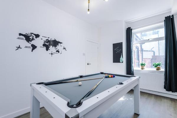 Incredible 4bedroom Home In Salford, Game Room, Free Parking, Smart Tv - Manchester