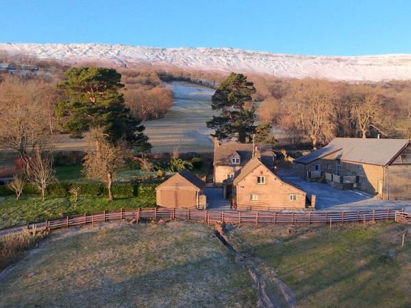White Haywood Farmhouse & Barn - Hay-on-Wye