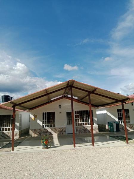 Cabañas Hotel Colonia San Miguel - Paipa