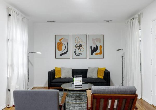 Balcom Breeze Escape - Los Angeles, CA