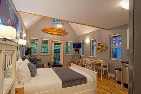 Tide And Trail- Cabin In Ucluelet - 우클루릿