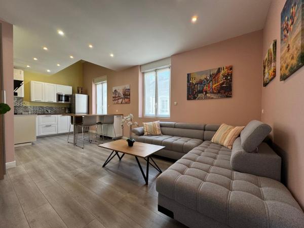 70m2 Climatisé - Parking Privé - Terrasse - 2 Chambres - Lycée Roosevelt - Reims Arena - Reims