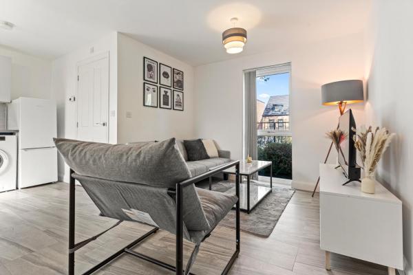 Elegant 2-bed City Home With Tranquil Garden Area - Birmingham