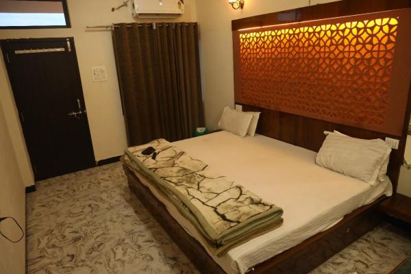 Malhotra Resort - Ujjain