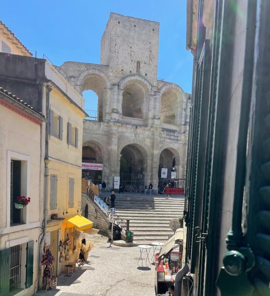Le Petit Velo Rouge - Arles