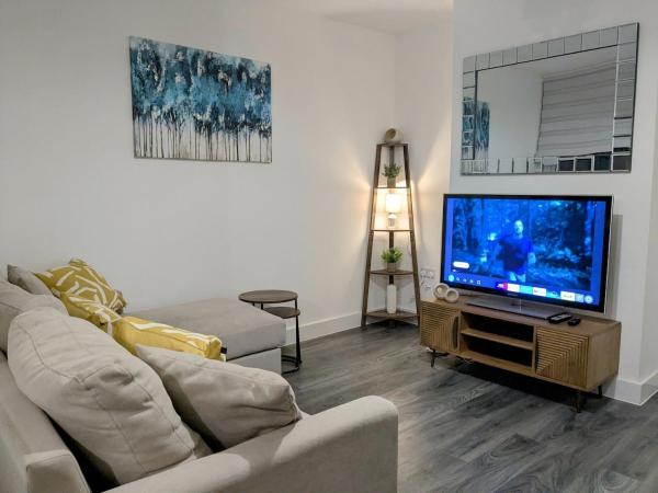Comfy 4 Bed, Sleeps 8, Fast Wifi By Homes By Jacq - Colchester