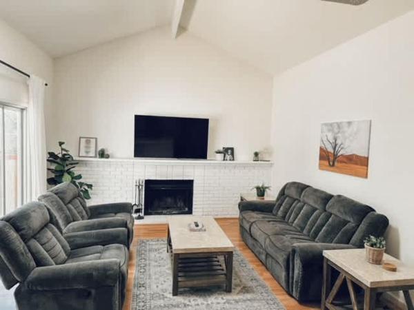 Delightful 4br Home Nr Downtown Reno W Fireplace - Reno