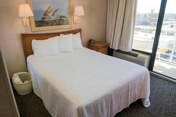 Four Sails Resort - Virginia Beach