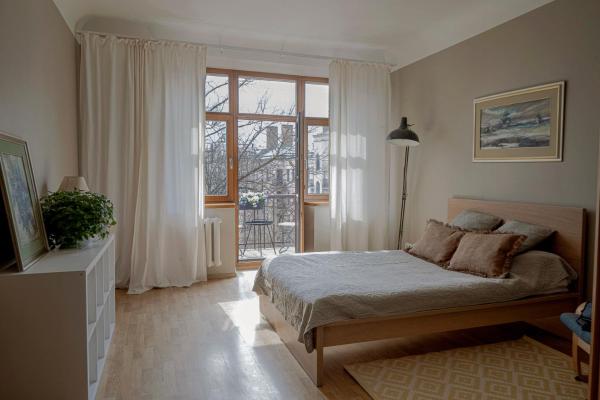 Sunny Apartment In The Art Nouveau District With Balcony - Riga