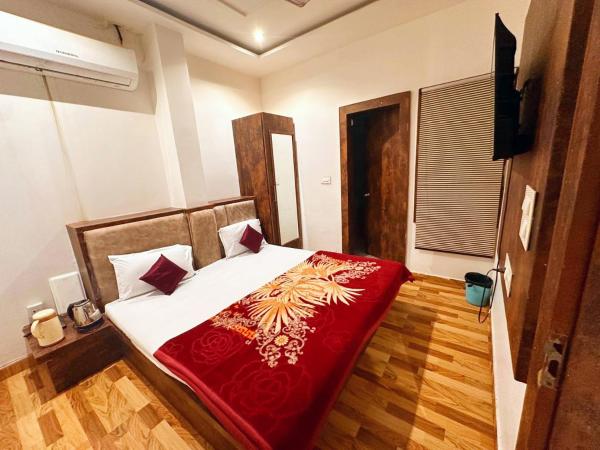 Laxmi Residency ! Nearby Prem Mandir & Isckon Temple - Best In Location! Close To All Main Attractions, Standard Rooms - Vrindavan
