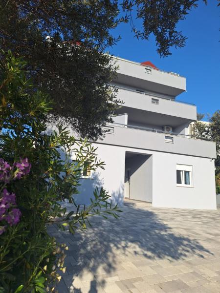 Apartments Miki 2 - Novalja