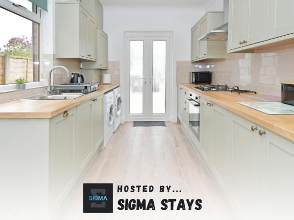 Broad House - By Sigma Stays - Nantwich