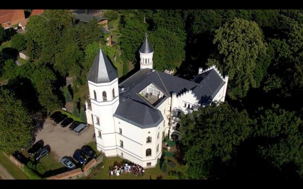 Schlosshotel Bredenfelde - Malchin