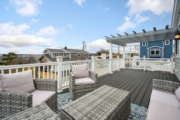 Basin Breeze Cottage Ac Decks Water Views - Newburyport, MA
