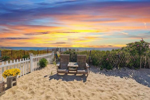 Beachfront Parking Salisbury Beach Retreat - Salisbury