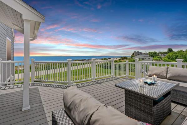 The Sunrise Deck Ocean Views Private Deck - Dover, NH