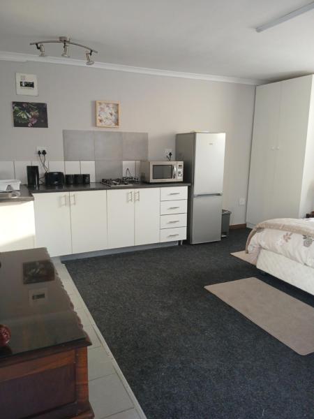 Cozy, Self-catering Garden Flat - Cape Town