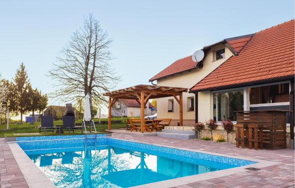 Four-bedroom Holiday Home In Pregrada - Croacia