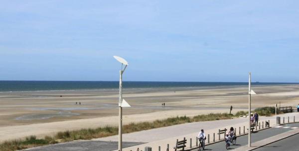 Apartment With Balcony On The Seafront - Sainte-Cécile Plage