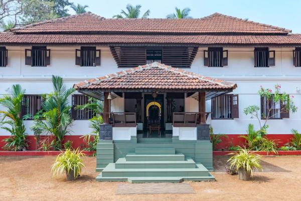 Saffronstays Amaya - 5br 300-year-old Kerala-style Heritage Villa With Spa, Stepped Pond & Farm-to-table Meals Near Kannur Airport - Kodagu