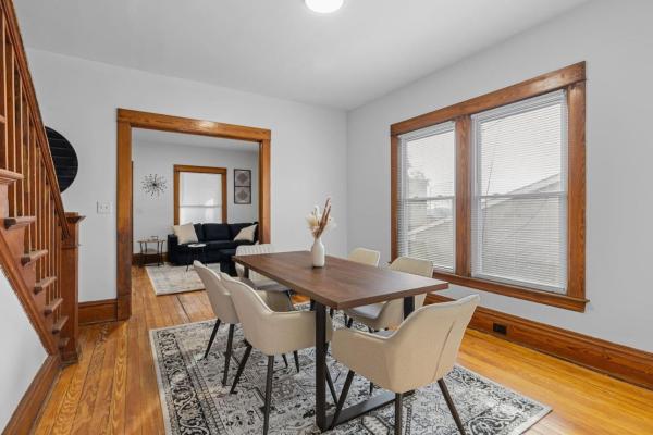 Grand Rapids Gem - Near Heart Of Dt - Sleeps 10 - Grand Rapids, MI