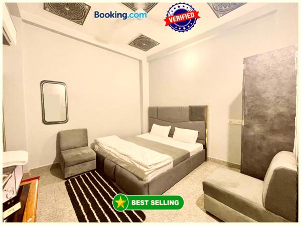 Hotel Prakash Guest House ! Varanasi ! Fully-air-conditioned Hotel At Prime Location With Off Site Parking Availability, Near Kashi Vishwanath Temple, And Ganga Ghat - Varanasi