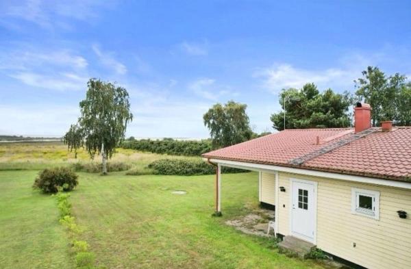 Cozy Summer Cottage In Tosteberga, Close To The Sea - Skåne län
