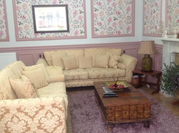 Apartment At Busby Apartments - Glasgow Airport (GLA)
