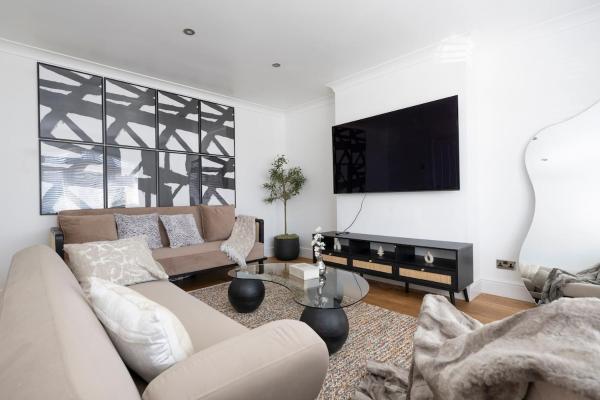 The Romford Oasis - Spacious 4 Bedroom Escape - Brentwood