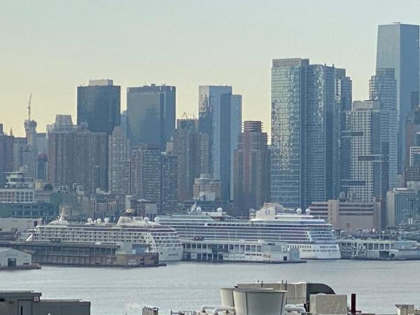 Nice 2 Bedrooms Apt One Step To Nyc - Hoboken, NJ