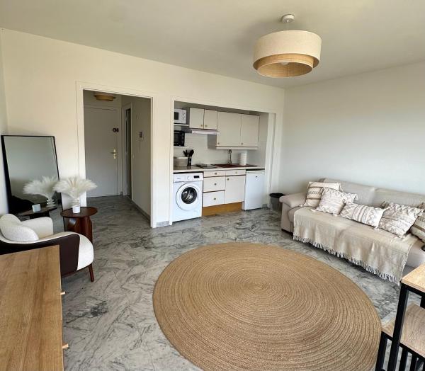 Superbe Studio Plein Centre De Juan Les Pins 500m Des Plages - Antibes