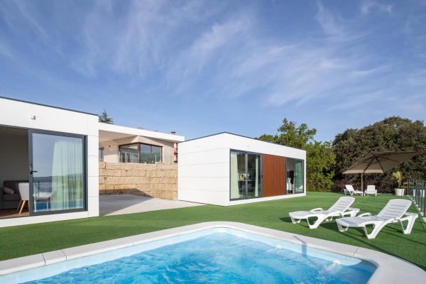 Complejo Bungalow Con Piscina - Boiro