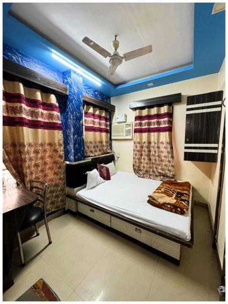 Hotel Luxuary H M International Near Ganga River And Shree Kashi Vishwanath Temple - Fully Air Conditioning Room - Best Hotel - Varanasi
