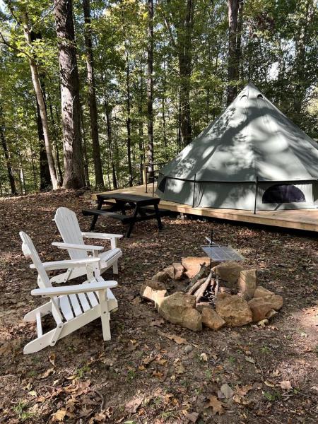 Spacious Equipped Bell Tent With Deck, Fire Pit And Picnic Space In Tennessee - Springfield, TN
