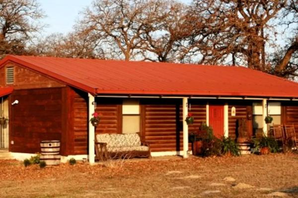 Pet-friendly Accommodation On A Ranch In Mcdade, Texas - Sherwood Forest Faire