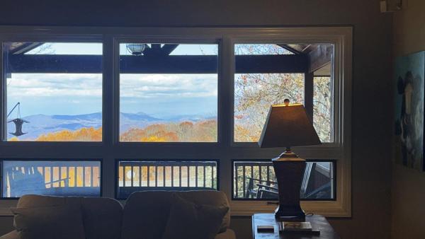 Pet Friendly Chalet With Views - Beech Mountain, NC
