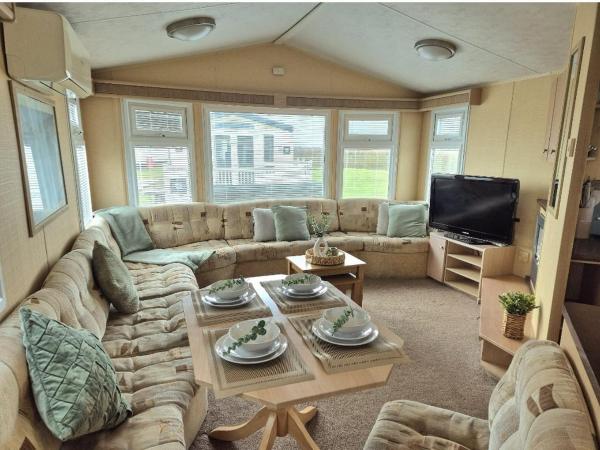 Meadow Lakes 64, Pet Friendly , Wifi & Bed Linen - Golden Palm Resort - Meadow Lakes Caravan & Lodge Hire - Chapel Saint Leonards
