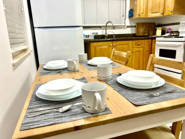 Cozy 2-bedroom Private Guest House In A Convenient Location - Burnaby